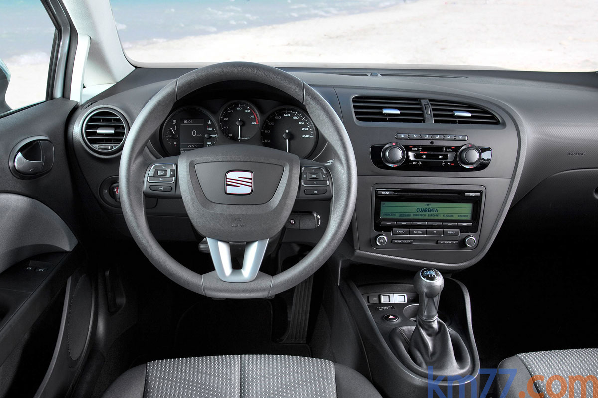 km77.com - SEAT León 1.2 TSI 105 CV Reference (2009) Turismo Interior ...