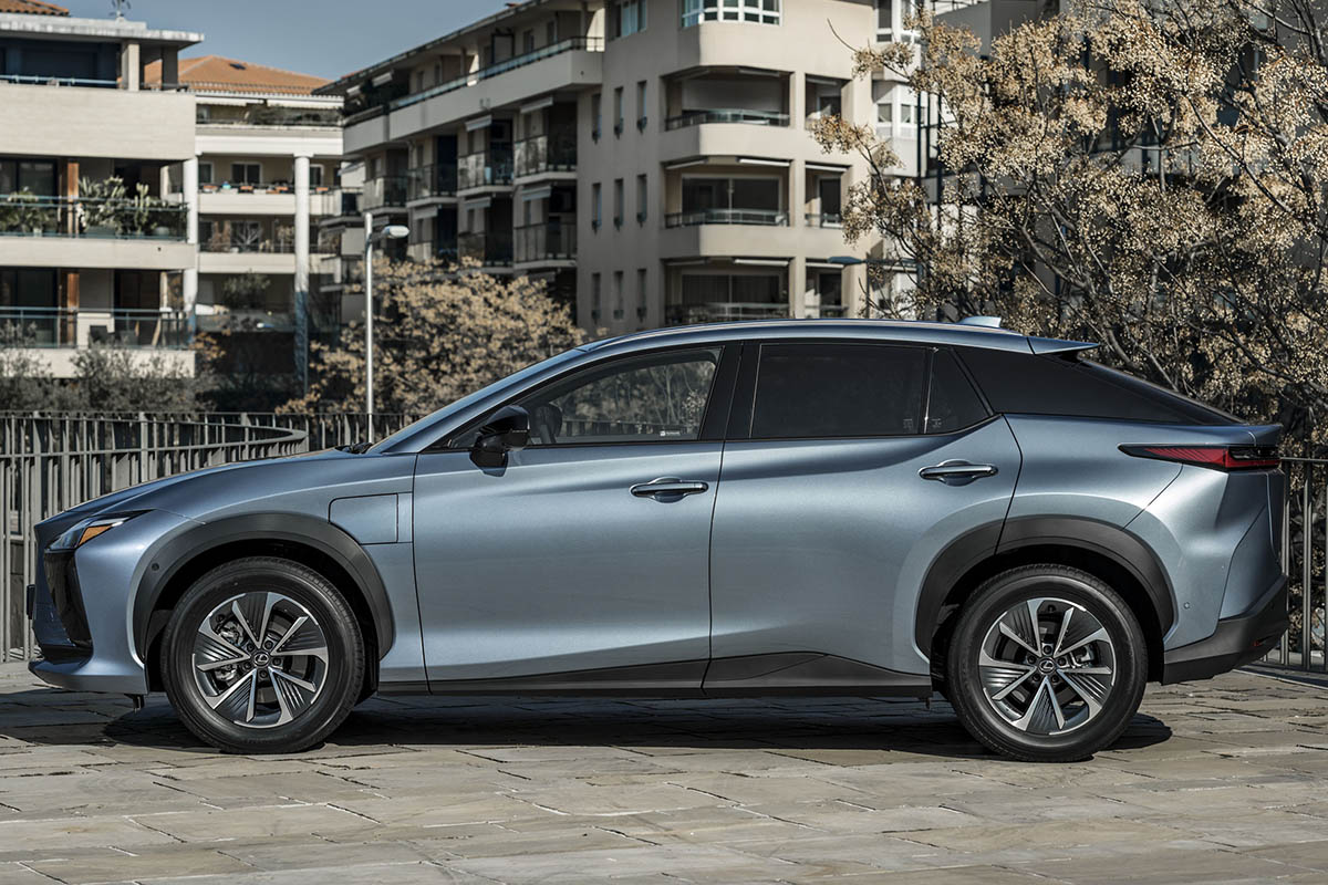 Lexus RZ (2022) - Prueba | Impresiones de conducción - km77.com