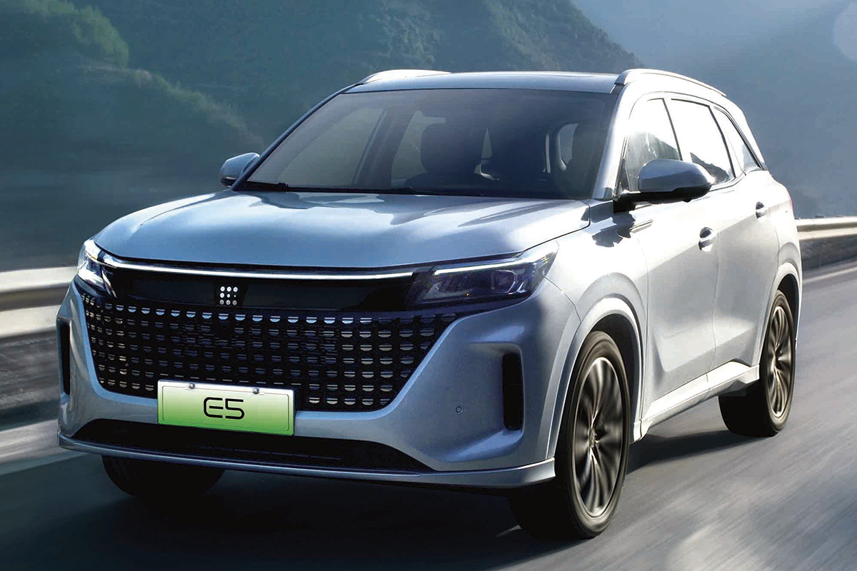 DFSK E5 (2025). Un SUV de siete plazas, híbrido enchufable y muy ...