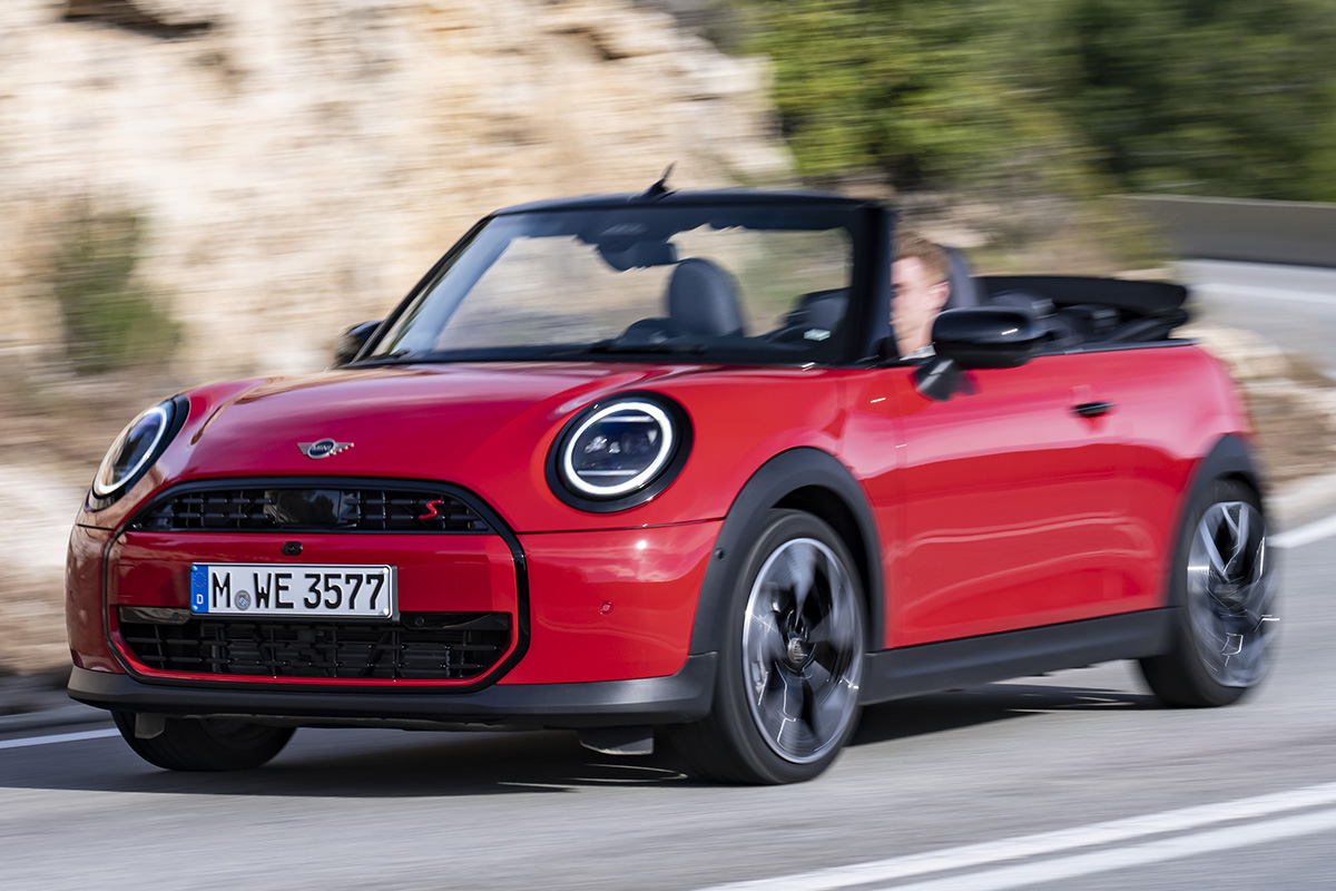 MINI Cooper Cabrio (2025) | Pequeño, potente, descapotable y divertido ...